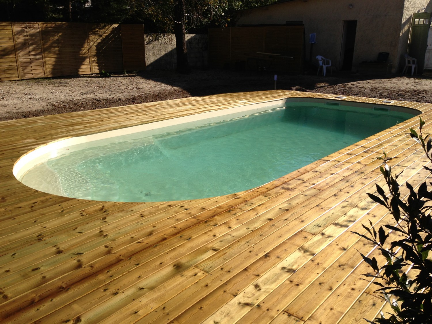 Piscines coques polyesters : nos gammes de piscines coques