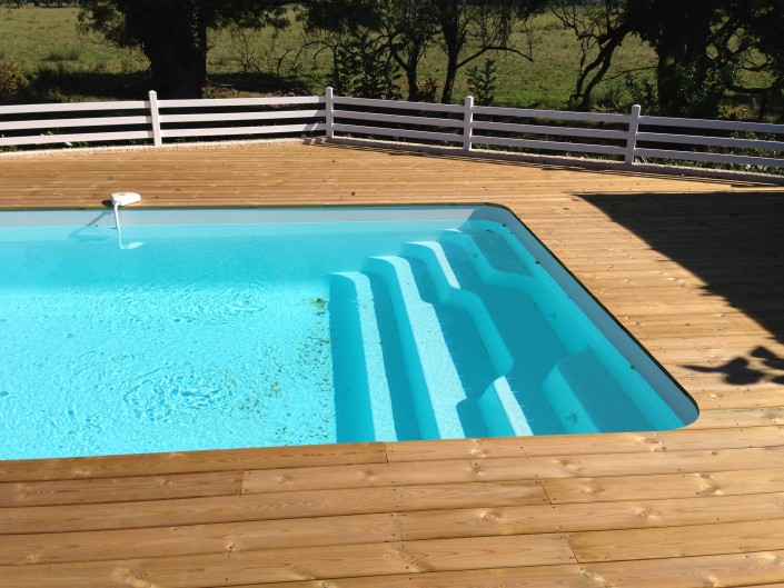 Piscines coques polyesters : nos gammes de piscines coques